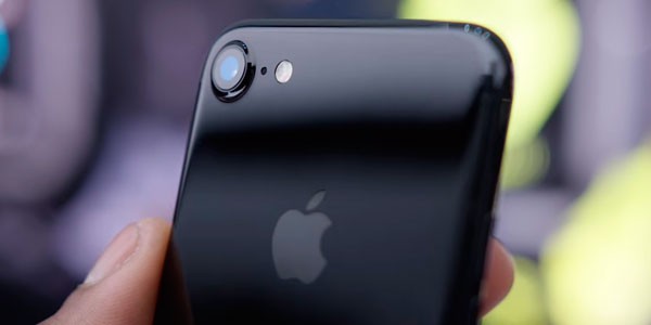 Apple iPhone 7 Jet Black теперь поставляется в тот же день